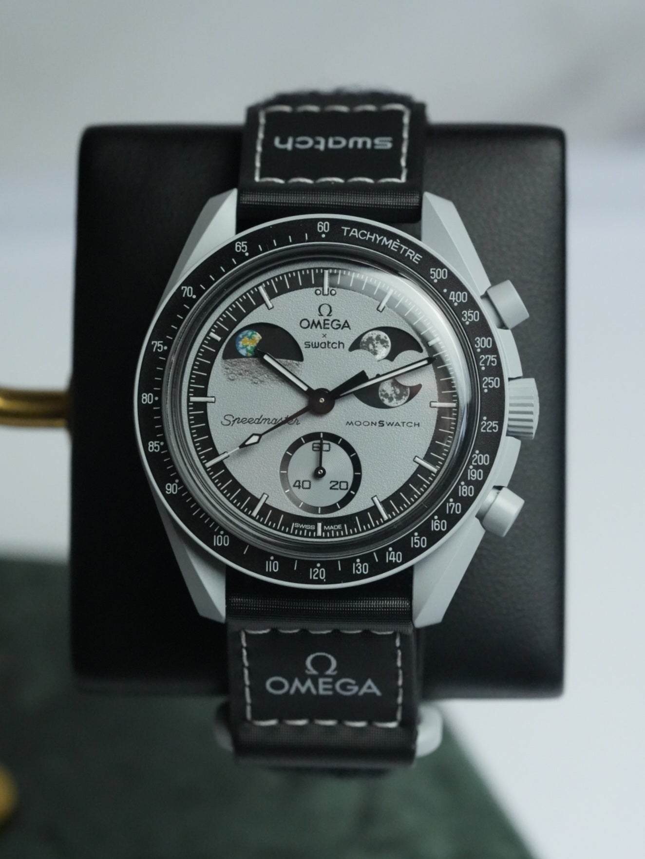 Swatch x OMEGA MoonSwatch Collection: Mission To EarthPhase SO33M700 ...