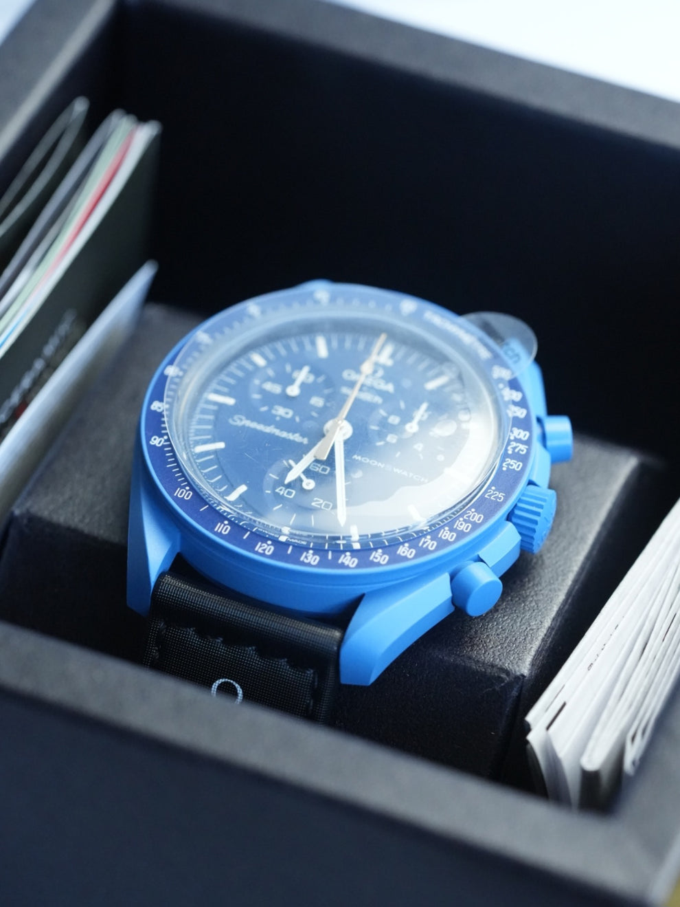 Omega x Swatch MoonSwatch Moonshine Gold Collection - Blue Moon (S033N ...