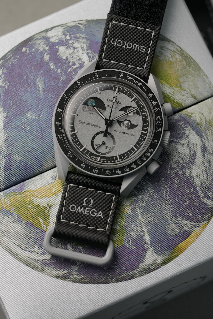 Swatch x OMEGA MoonSwatch Collection: Mission To EarthPhase SO33M700 ...